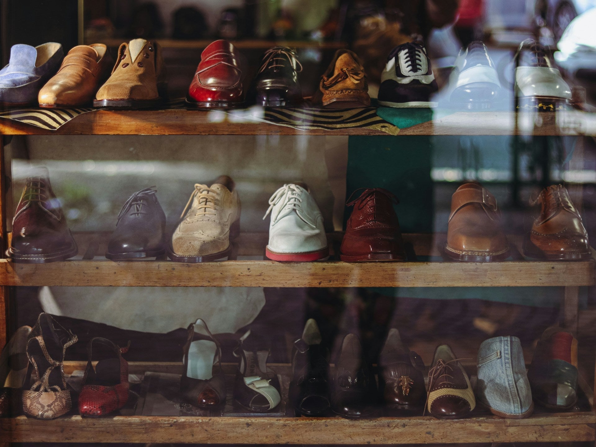 Step Into the Past: Bygone Shoe Trends Making a Comeback – Cherry Blossom
